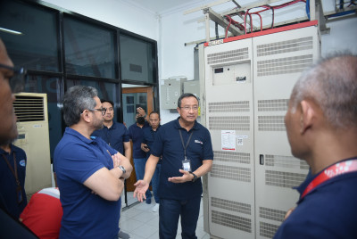 Direksi Telkom Tinjau Langsung Seluruh Ruangan STO Pakis